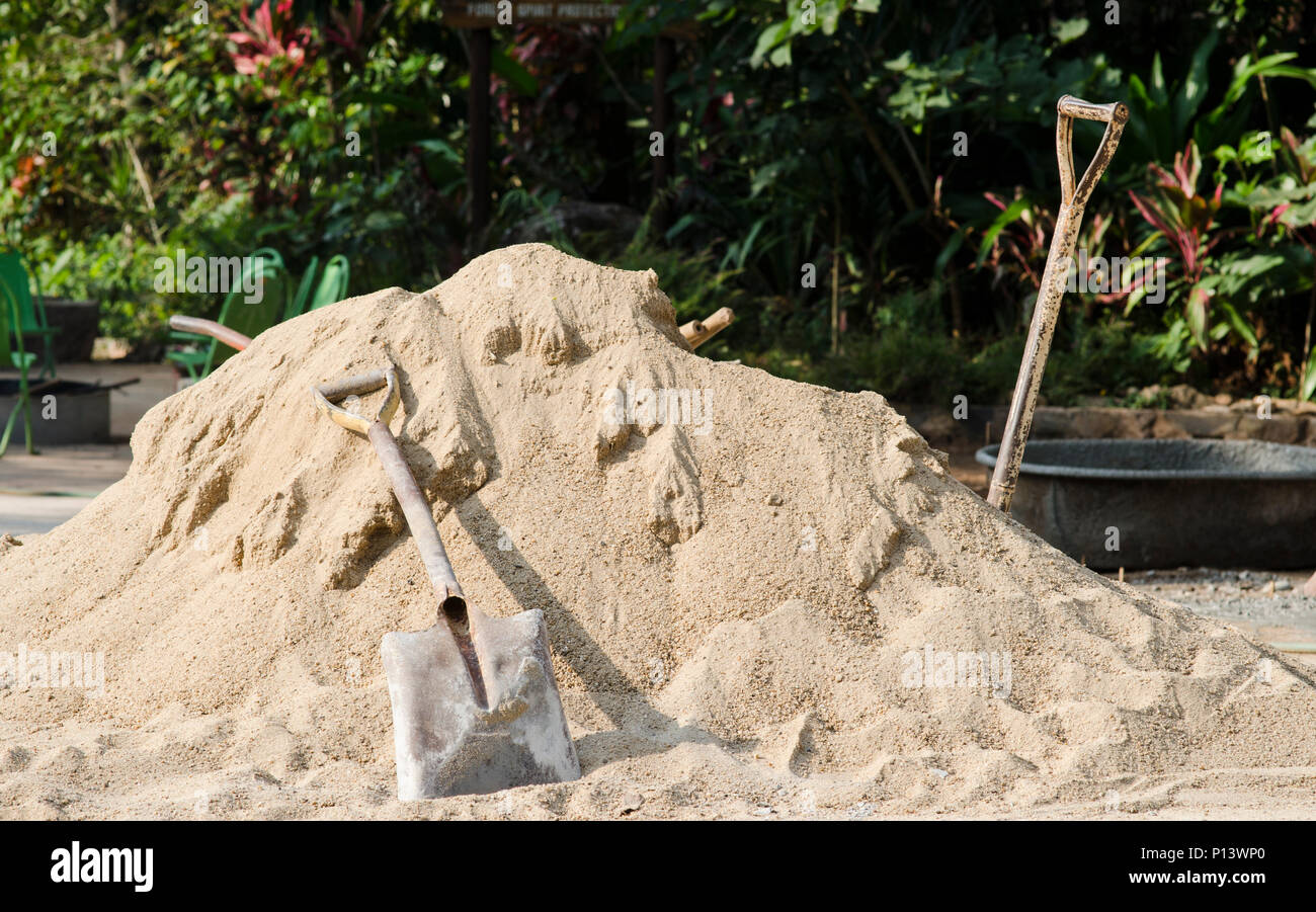 Pile of sand and shovel for construction Stock Photo - Alamy