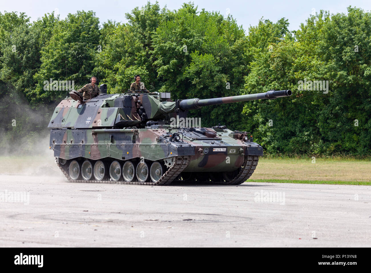 Tank howitzer 2000 hi-res stock photography and images - Alamy