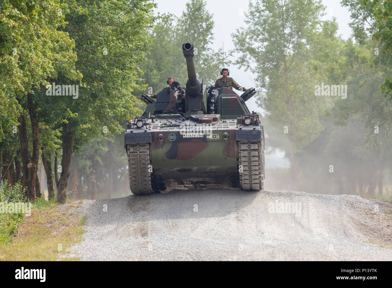 Tank howitzer 2000 hi-res stock photography and images - Alamy