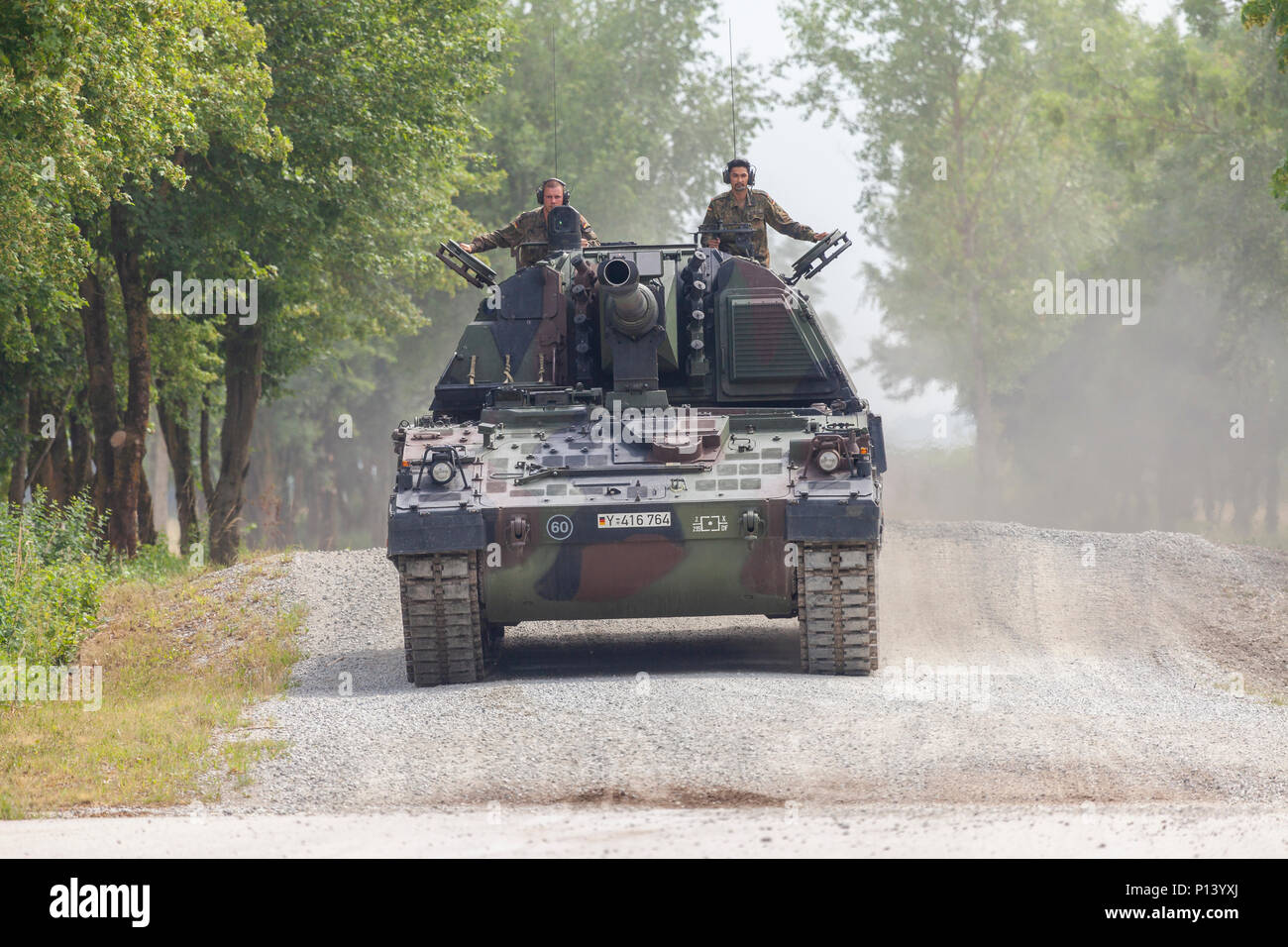 Tank howitzer 2000 hi-res stock photography and images - Alamy