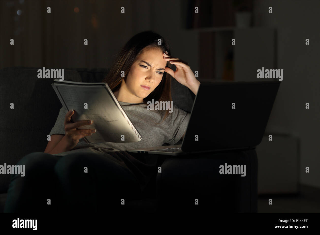 Online tutorial hi-res stock photography and images - Alamy