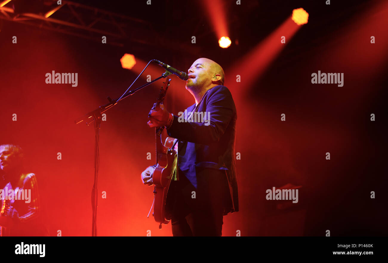 Mark gardener lead vocals for Ride playing at the green man festival ...