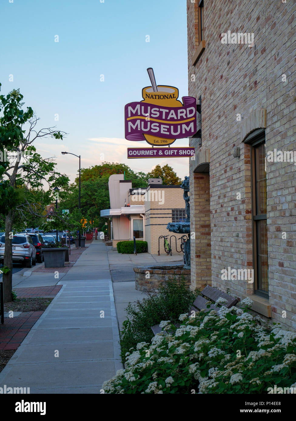 Mustard museum hi-res stock photography and images - Alamy