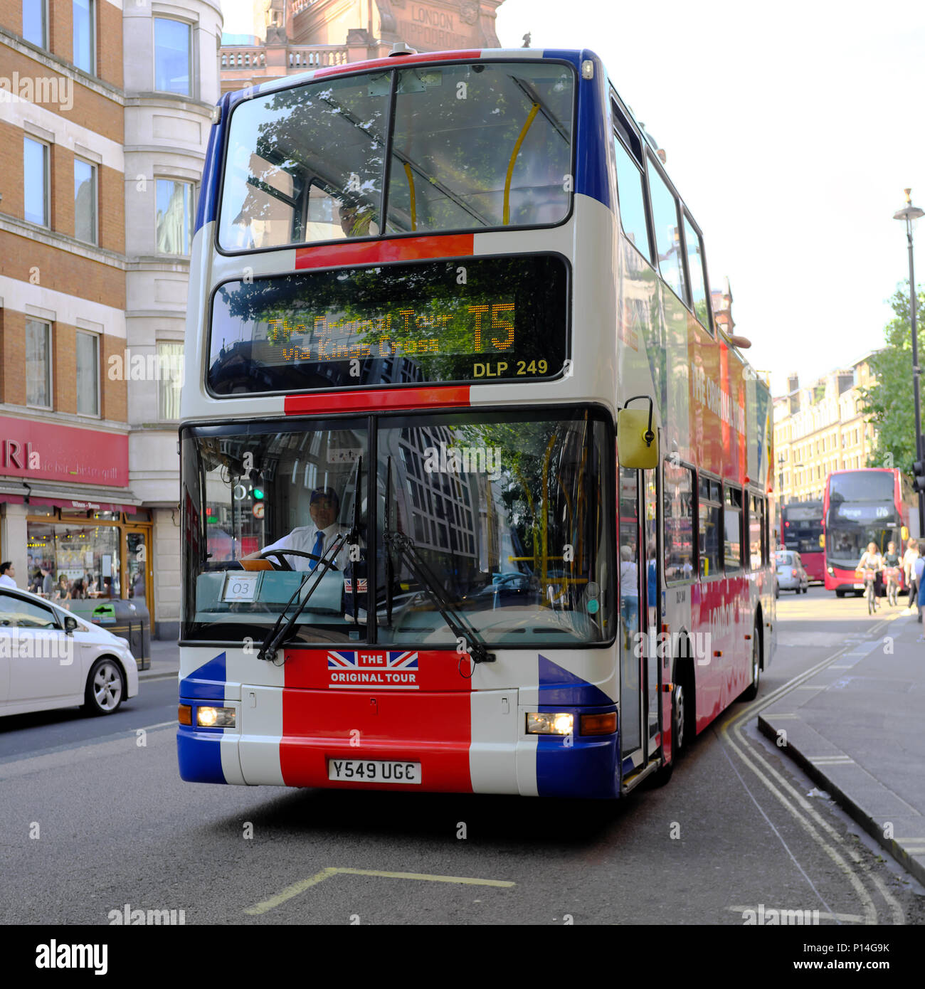 The original tour bus london hi-res stock photography and images - Alamy