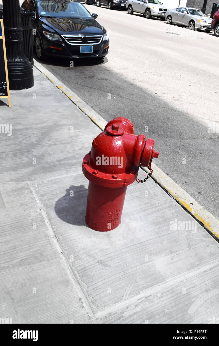 Red fire hydrant in city of Chicago, Illinois Stock Photo - Alamy