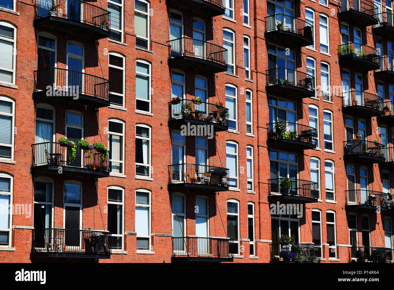Side building windows interesting hi-res stock photography and images ...