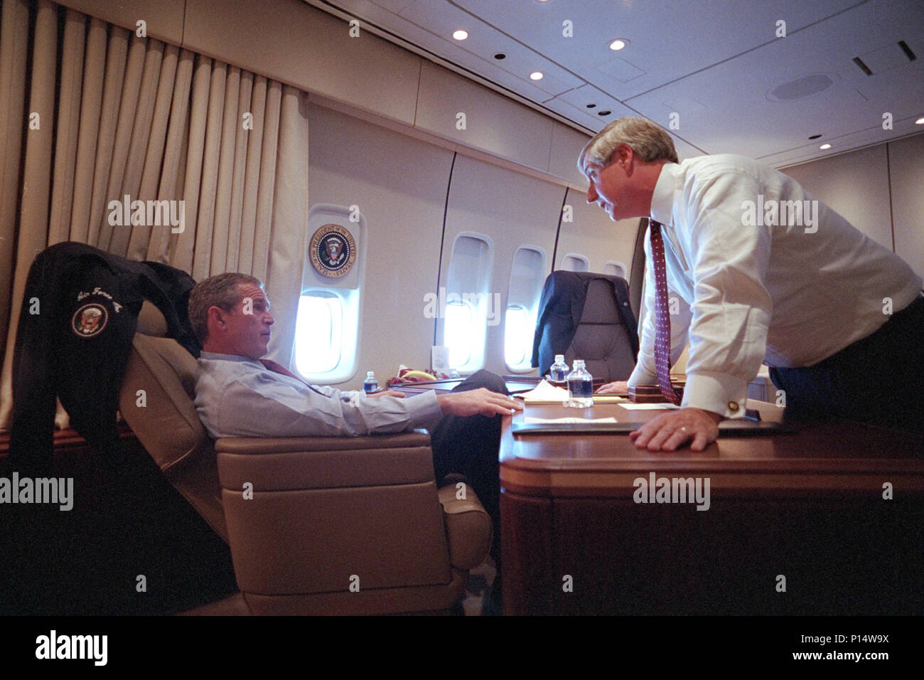 Aboard air force one andy card bush hi-res stock photography and images ...