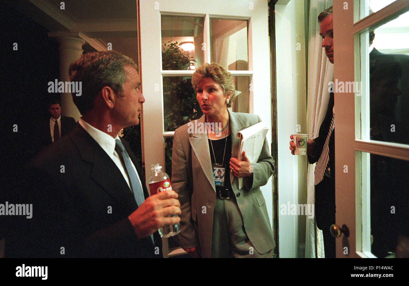 President George W. Bush confers with Karen Hughes and Dan Bartlett the ...