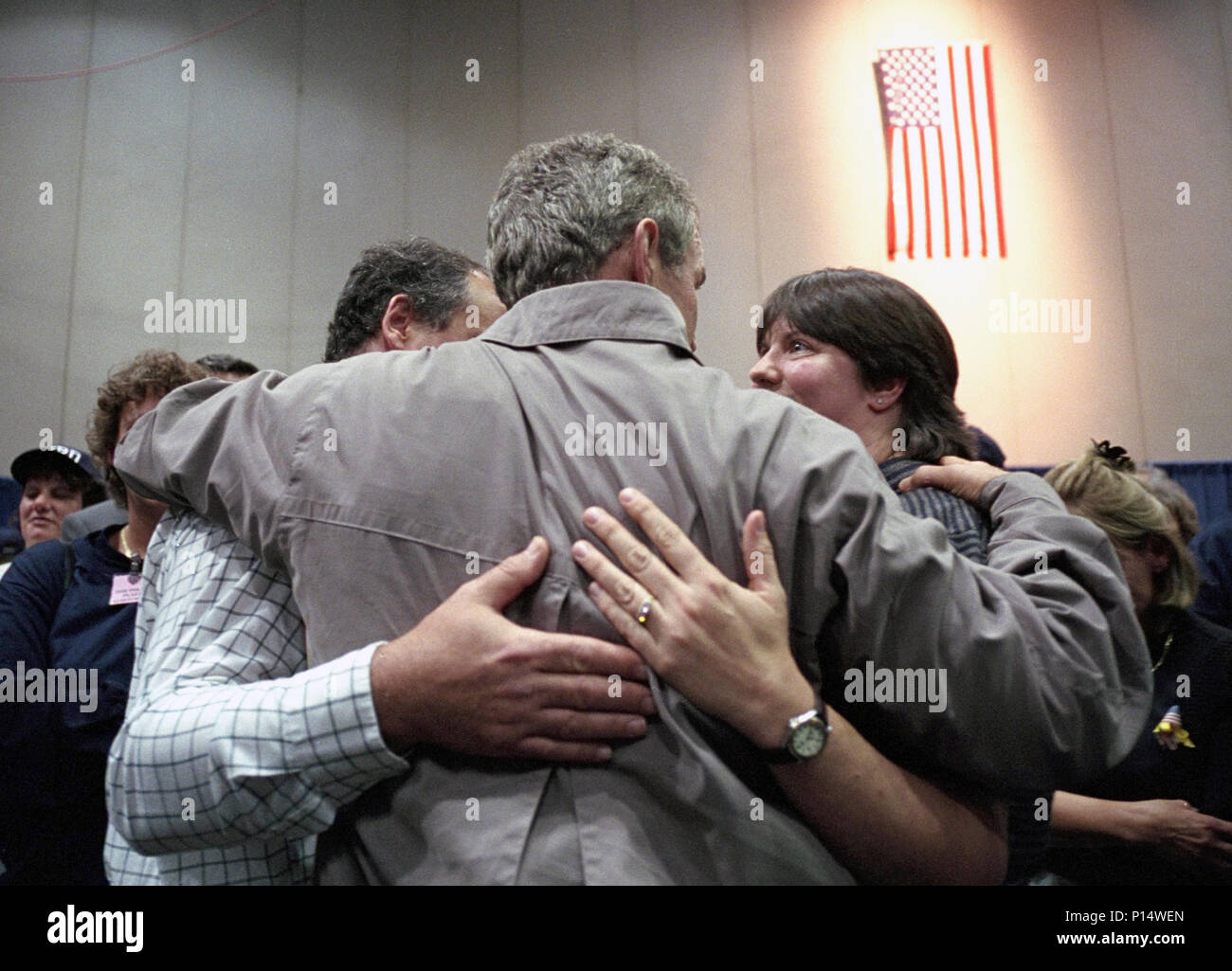 George w bush hugging hi-res stock photography and images - Alamy