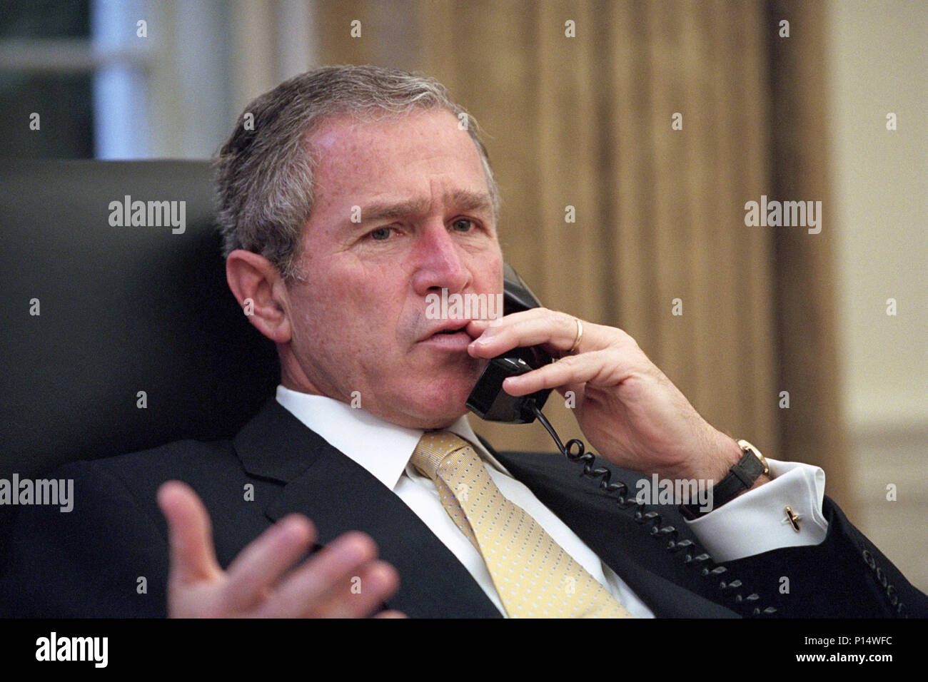 President bush phone call hi-res stock photography and images - Alamy