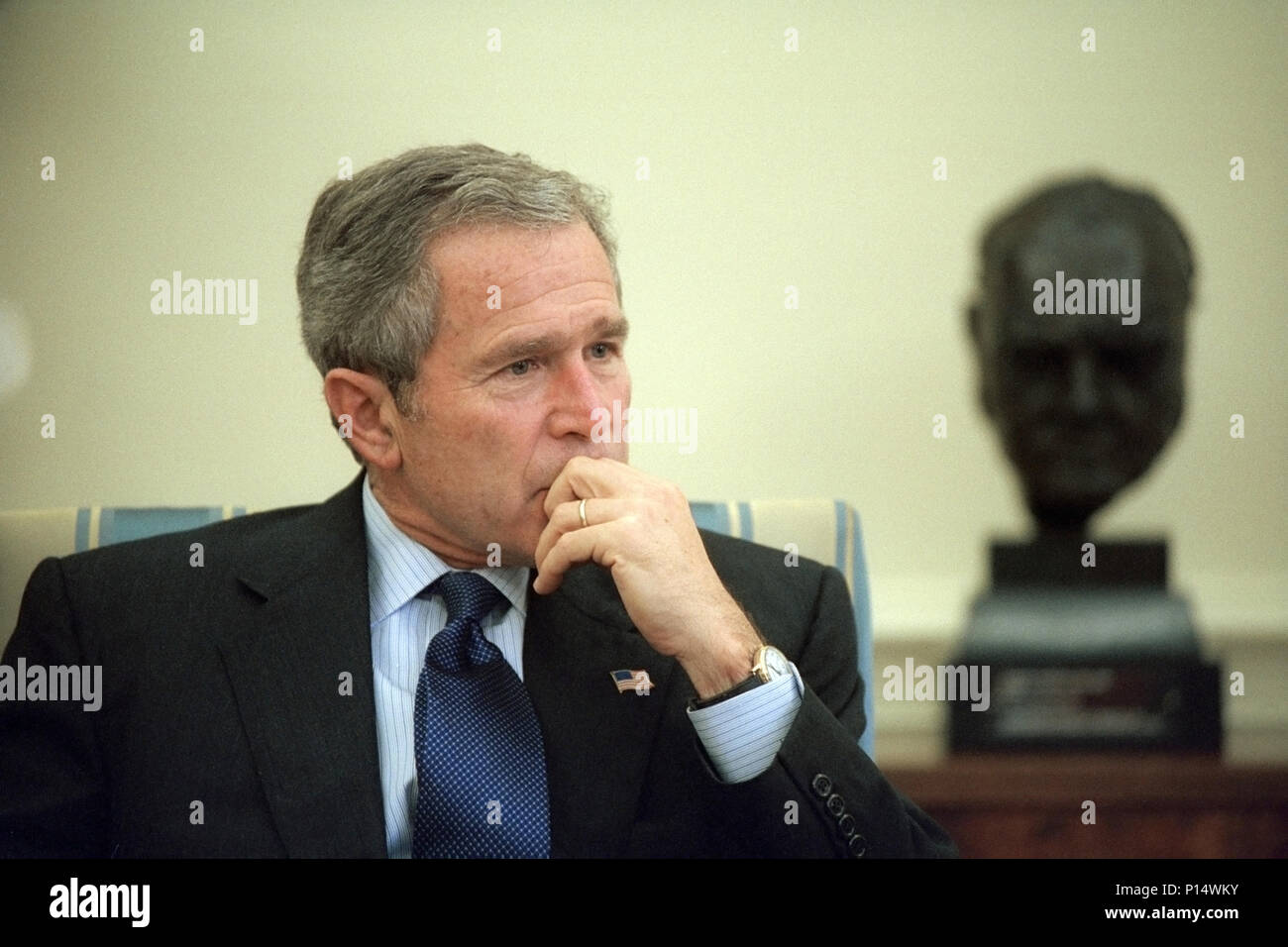 Oval office bush thinking hi-res stock photography and images - Alamy