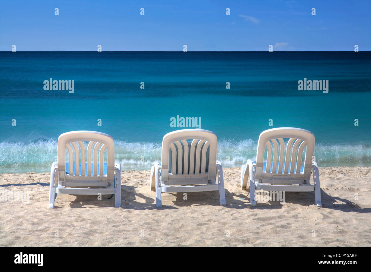 Breaking wavelets hi-res stock photography and images - Alamy