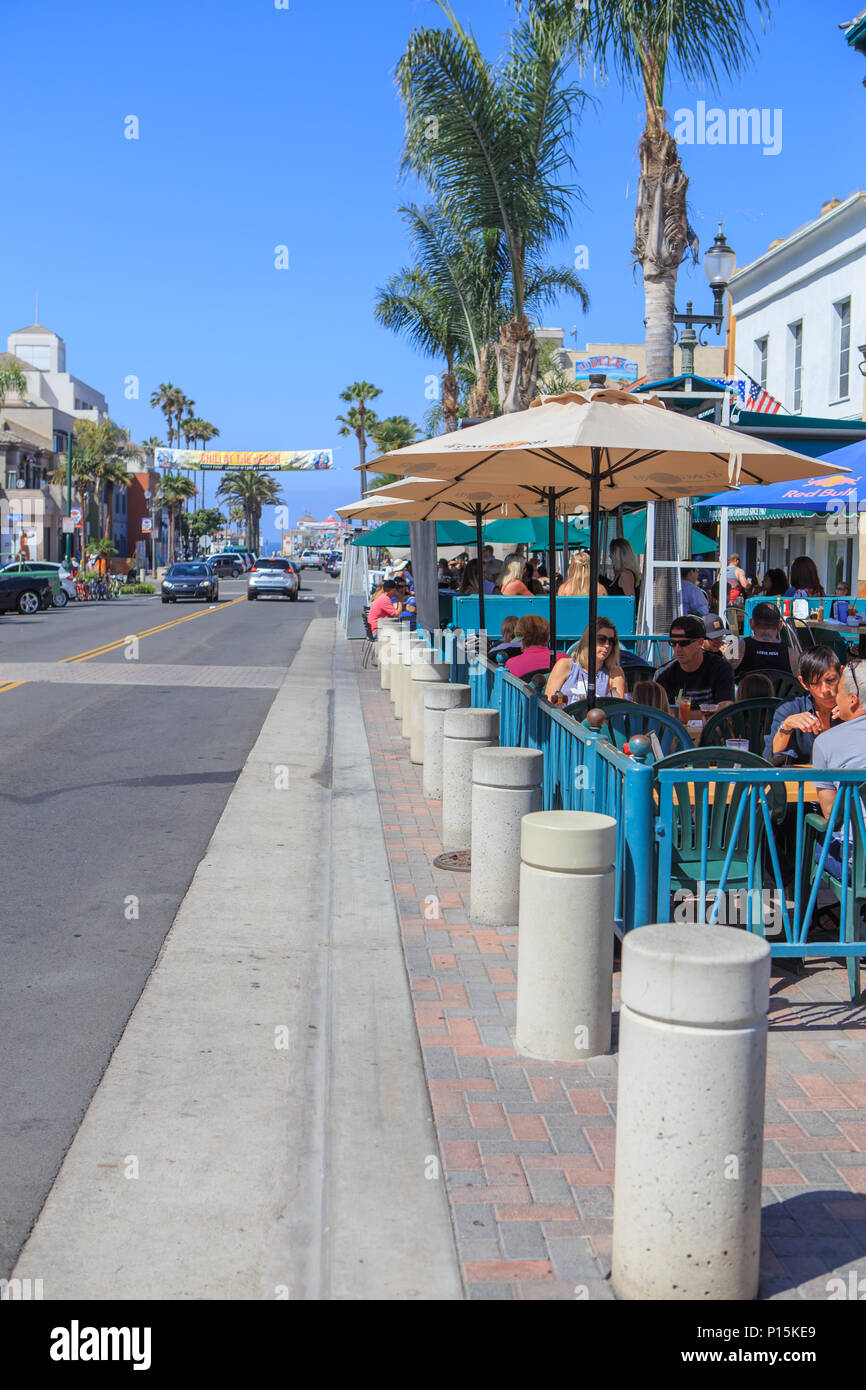 Restaurants and outdoor eating on Main Street Huntington Beach ...