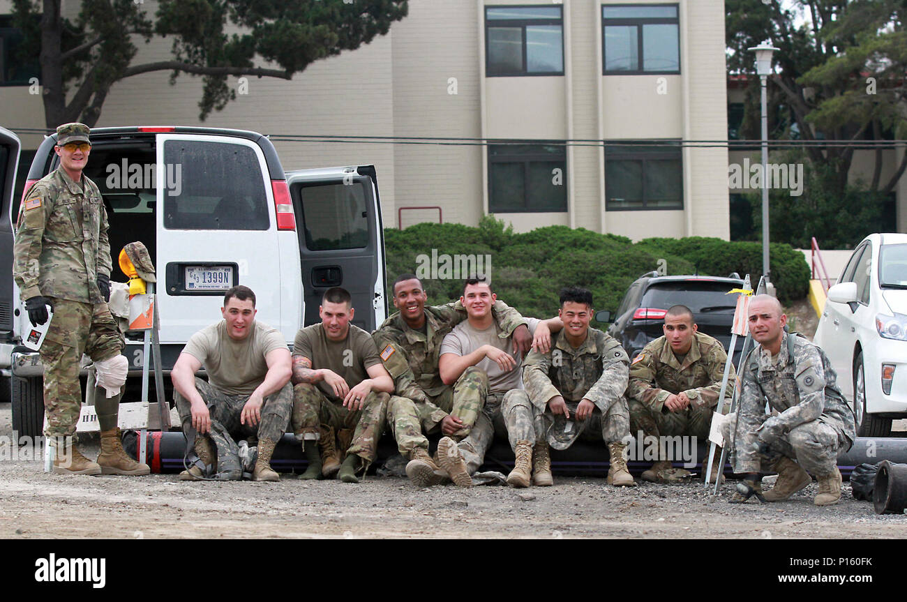 Five Soldiers and four noncommissioned officers take a break after ...