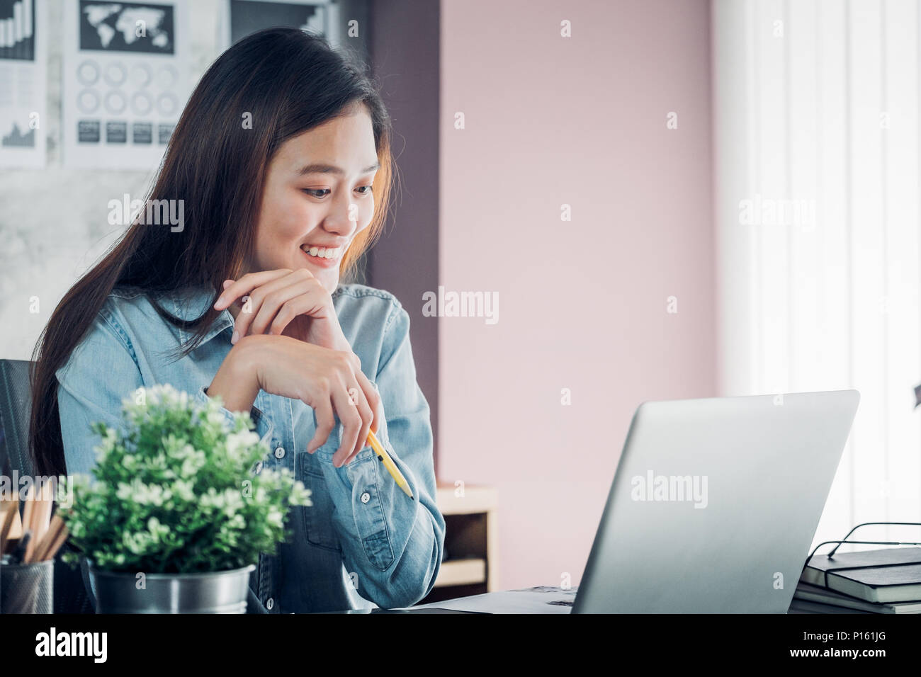 Face in pencil hi-res stock photography and images - Alamy
