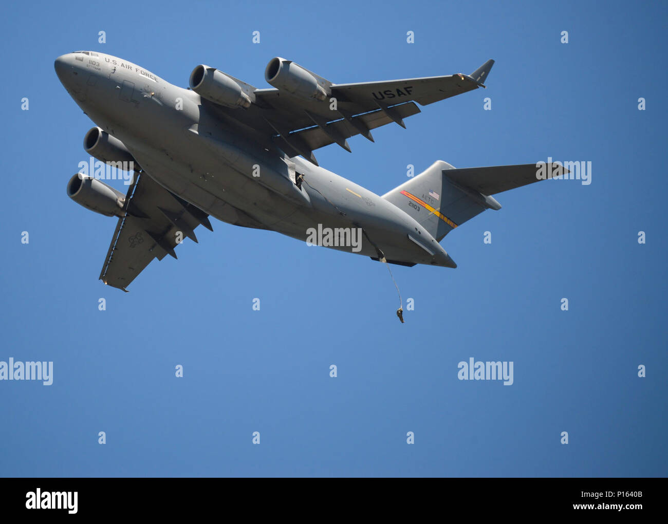 Tactical Air Control Party Airmen jump from a C-17 Globemaster III ...