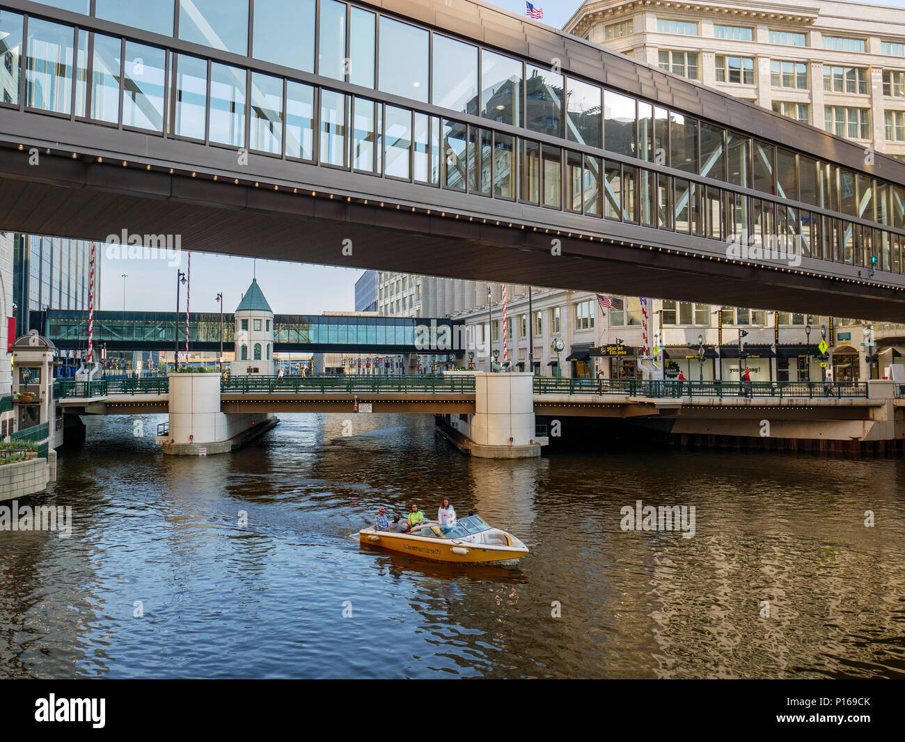 Boat bridges hi-res stock photography and images - Alamy