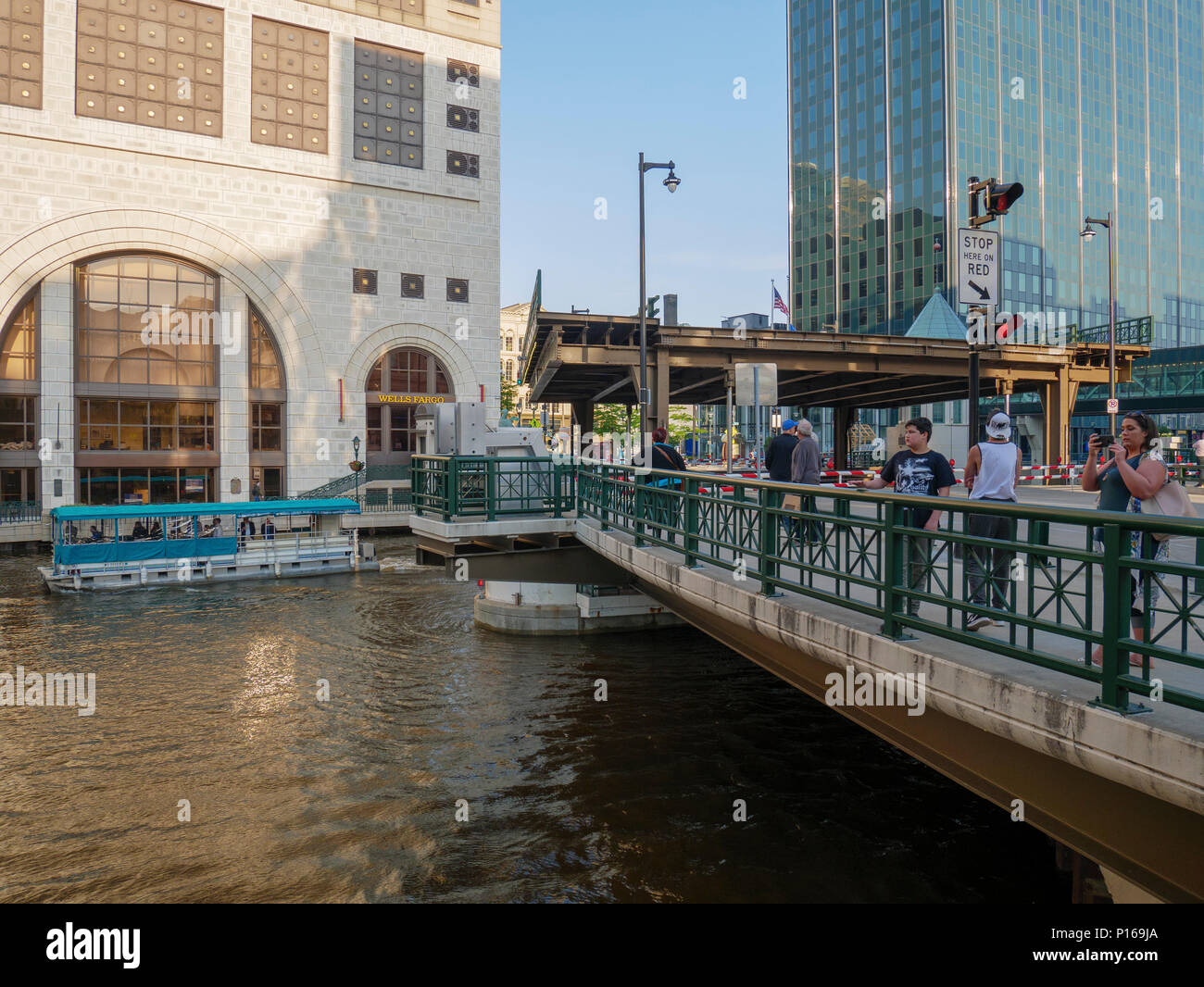 Water street bridge milwaukee hi-res stock photography and images - Alamy