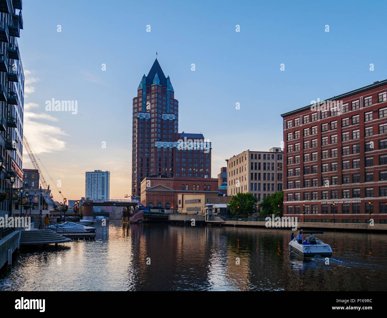 Milwaukee center hi-res stock photography and images - Alamy