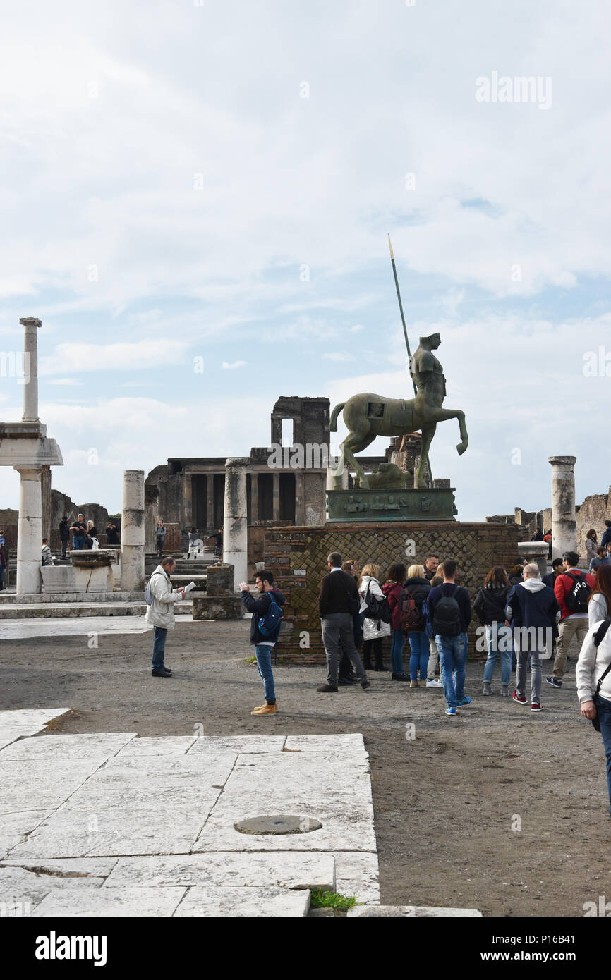 Comitium and municipal buildings in the southeast corner of the square ...
