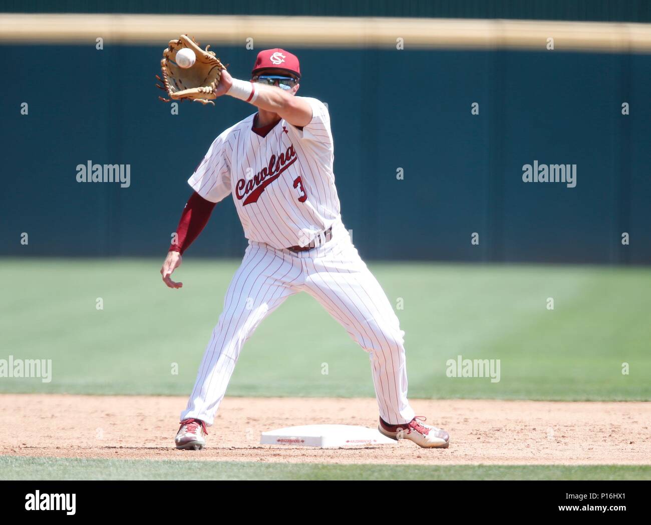 Second. 10th June, 2018. Justin Row #3 Gamecocks second baseman fields ...