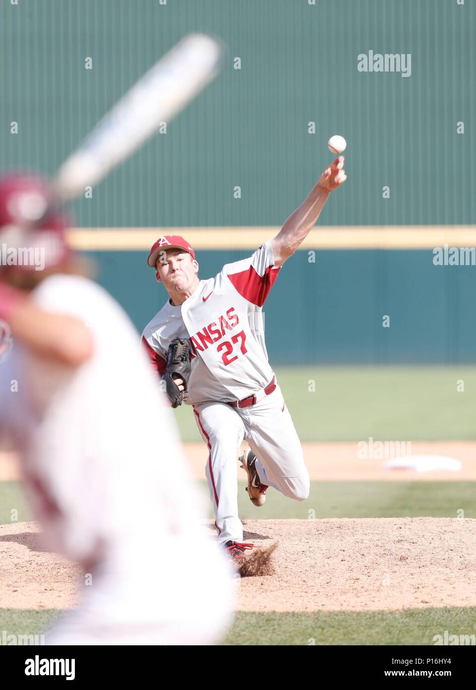 Jun 10, 2018: Evan Lee #27 Arkansas pitcher works from the mound. South ...
