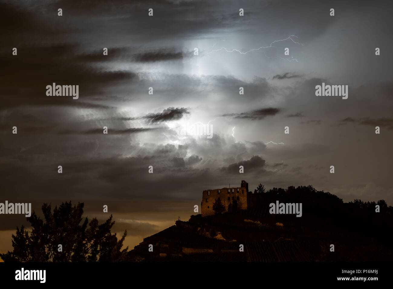 Lightning storm castle hi-res stock photography and images - Alamy