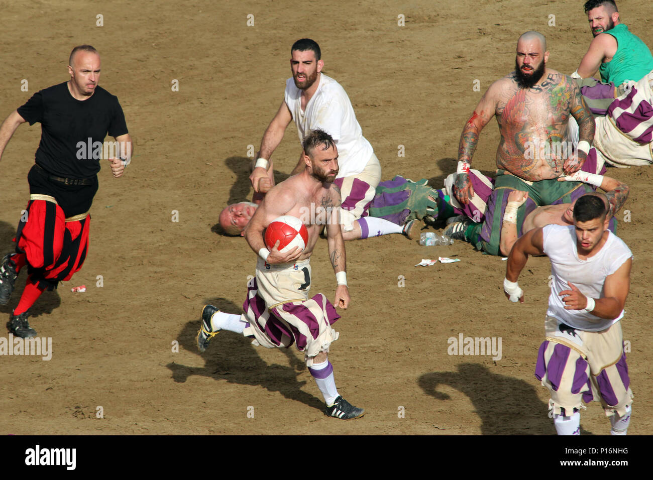 Florence, Florentine Historical Football match Bianchi Verdi in Piazza ...