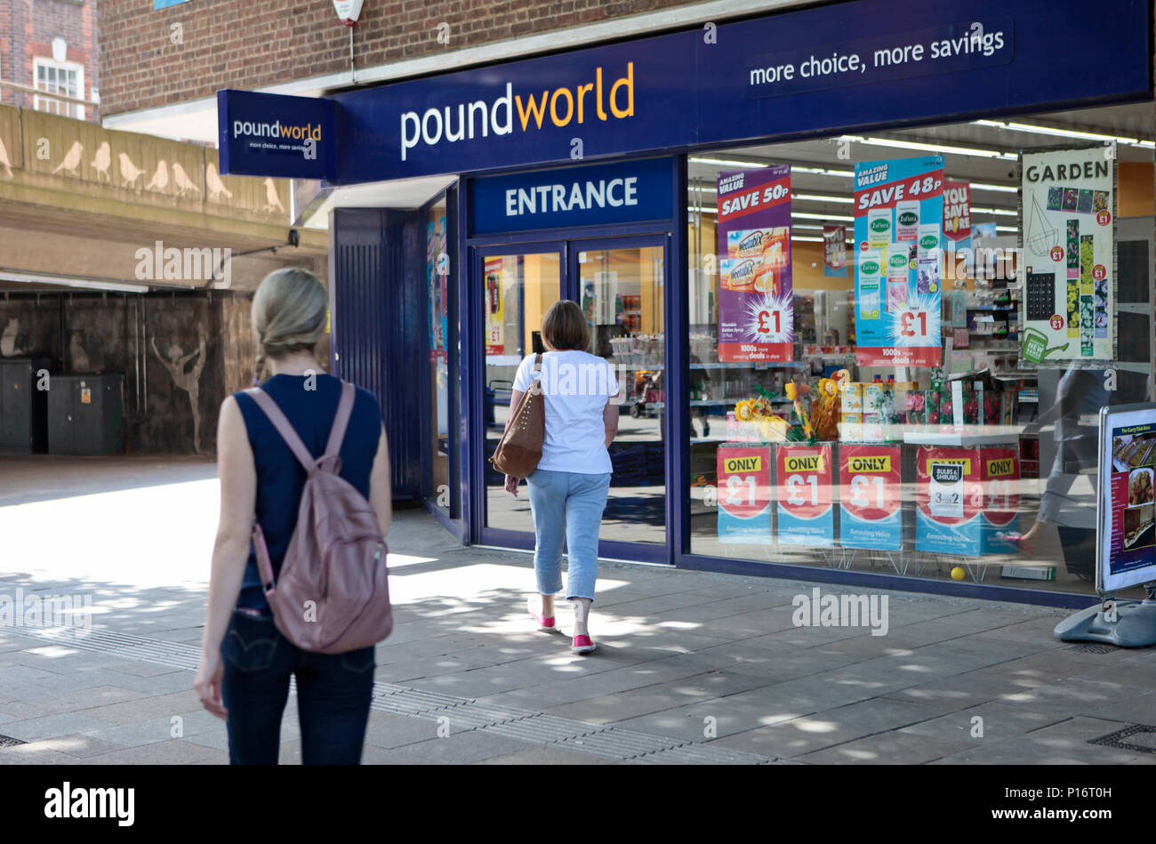 High street pound world shop hi-res stock photography and images - Alamy