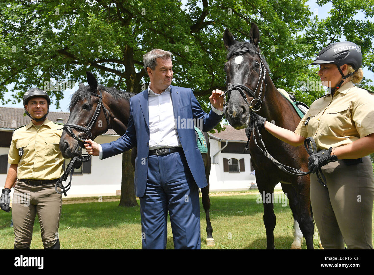 Prime Minister Markus Soeder visits rider relay of the police Munich on ...