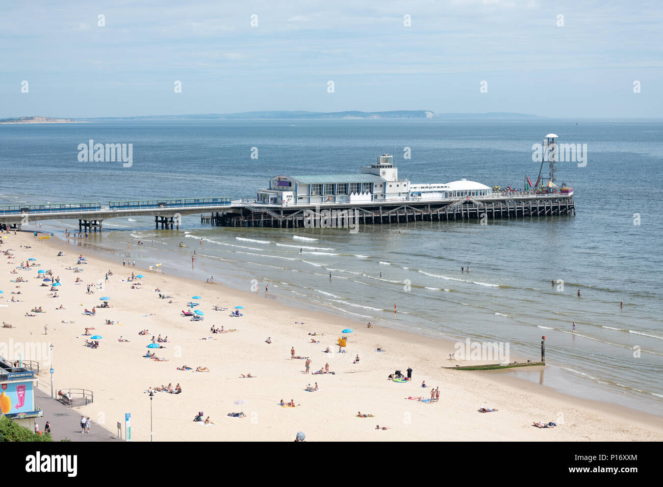 Hot weather bournemouth beach hi-res stock photography and images - Alamy