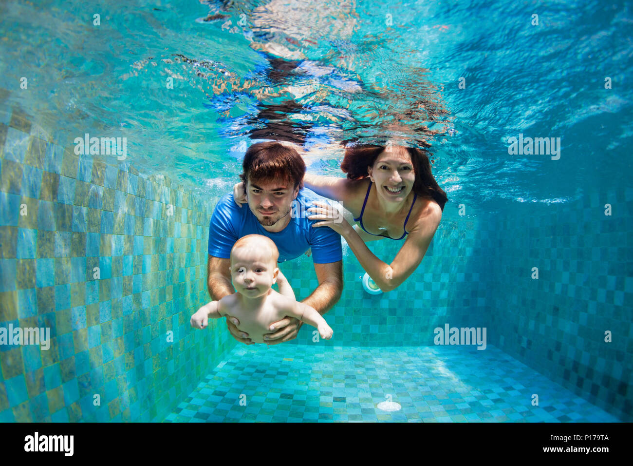 Father Son Swimming Underwater In Stock Photos & Father Son Swimming ...