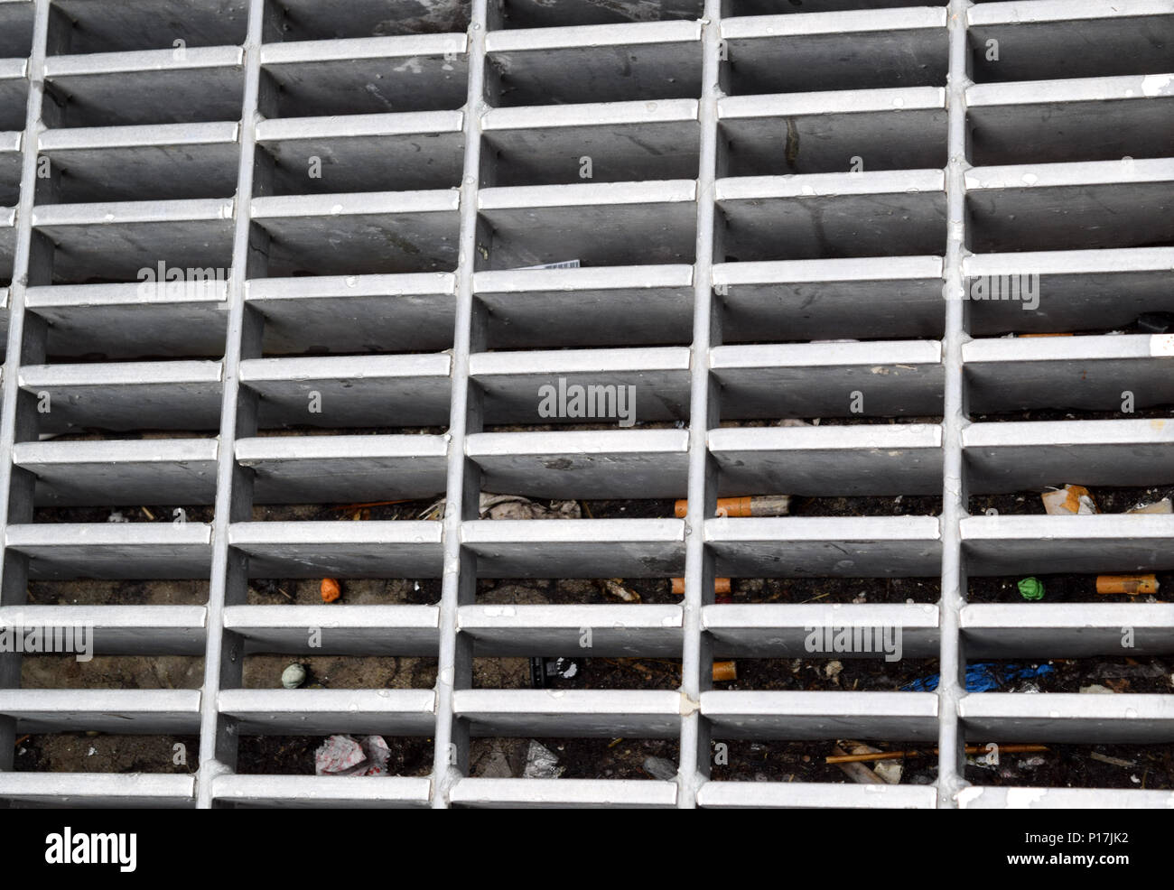 Subway grate hi-res stock photography and images - Alamy