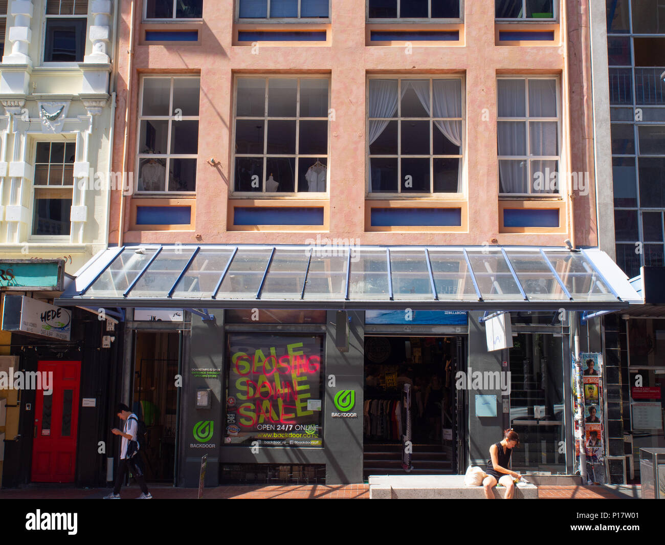 Shops closing down hi-res stock photography and images - Alamy