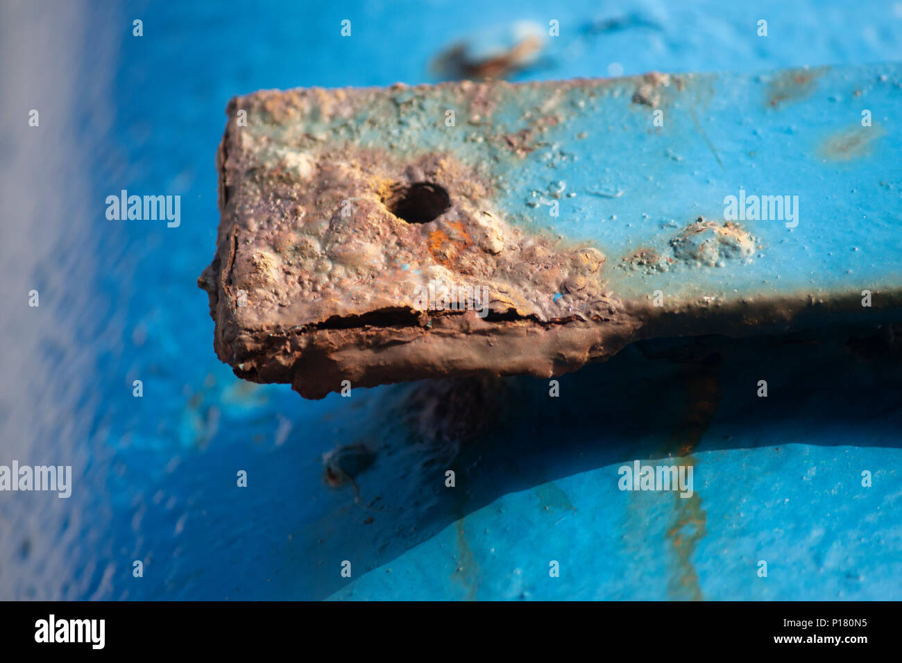 Old rusted steel structure There is a danger to the structure and use ...