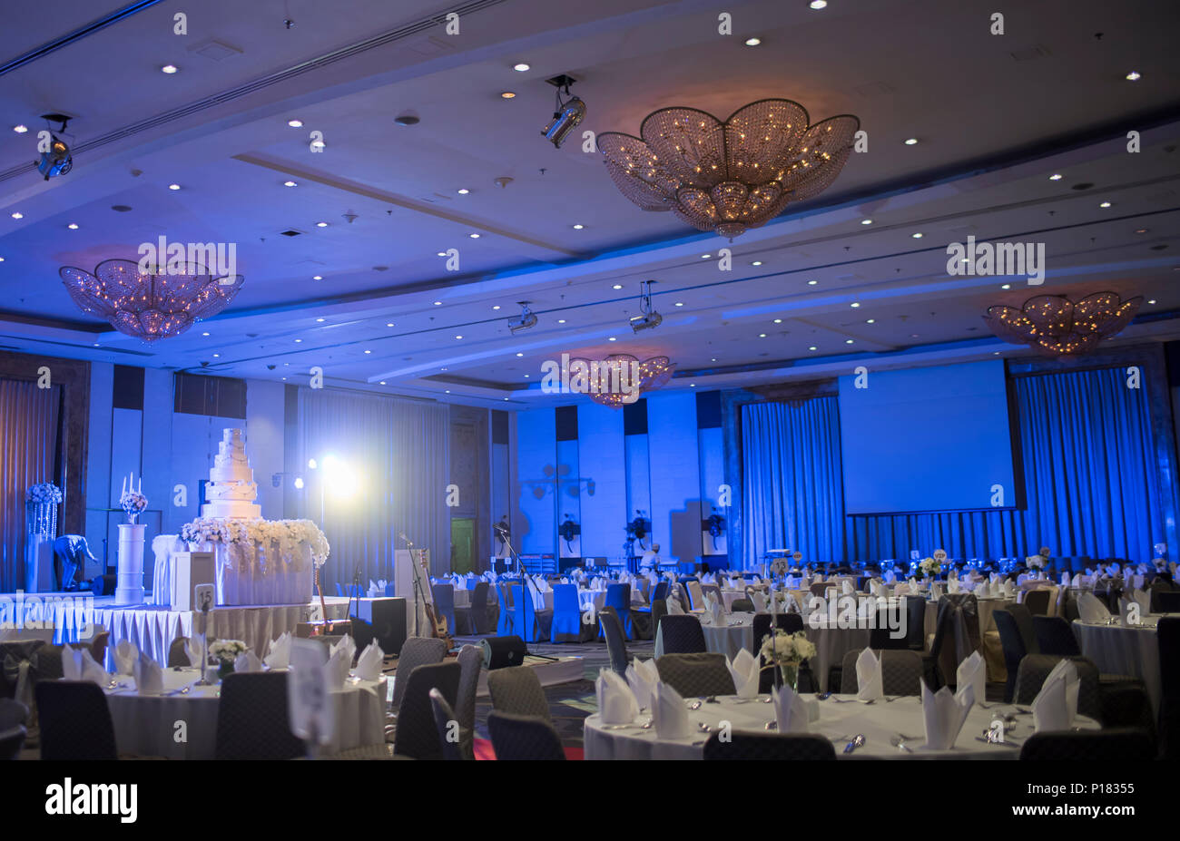 Dinner table in the banquet room of a luxury hotel Stock Photo - Alamy