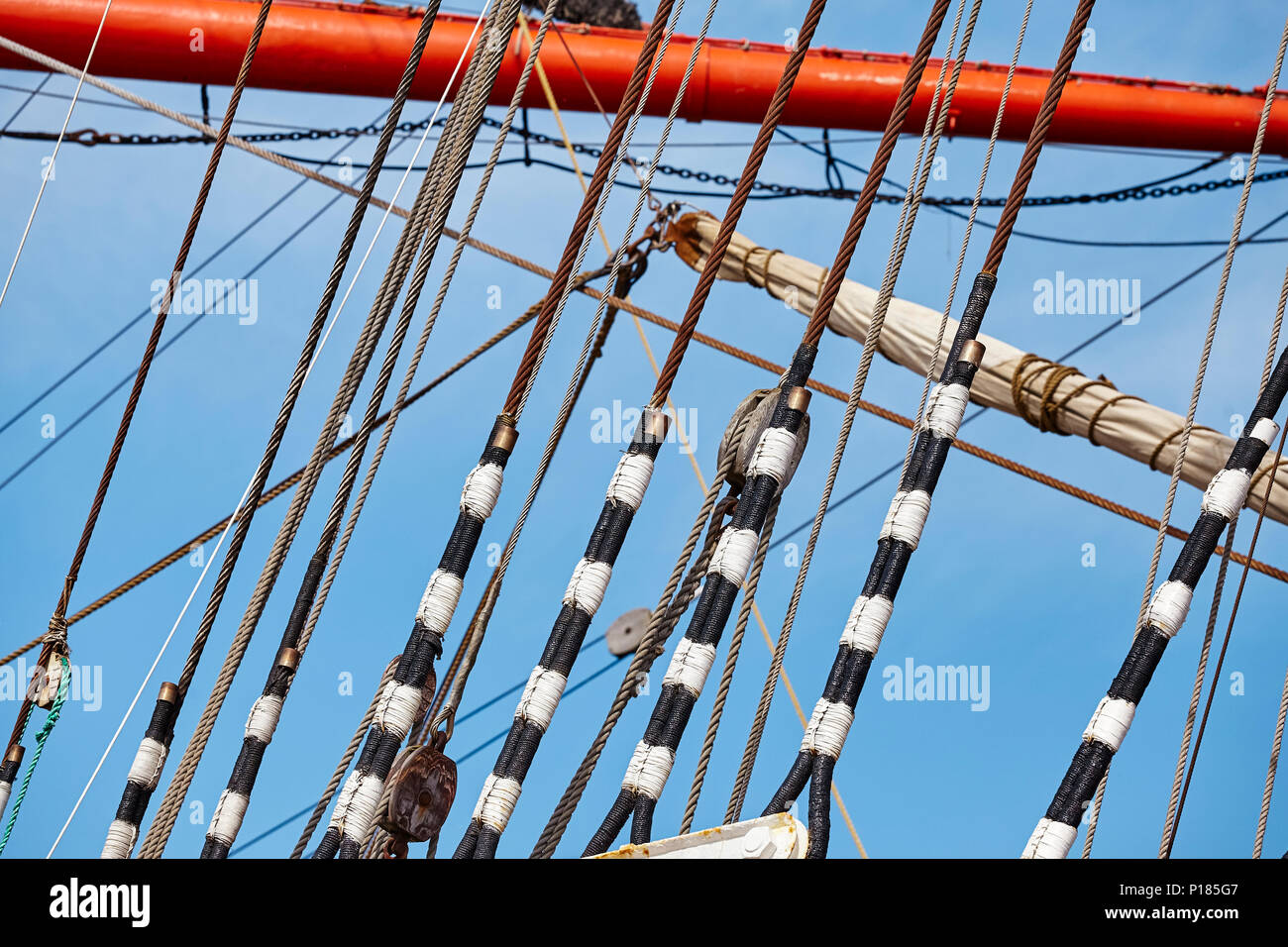 Old sailing ship mast hi-res stock photography and images - Alamy