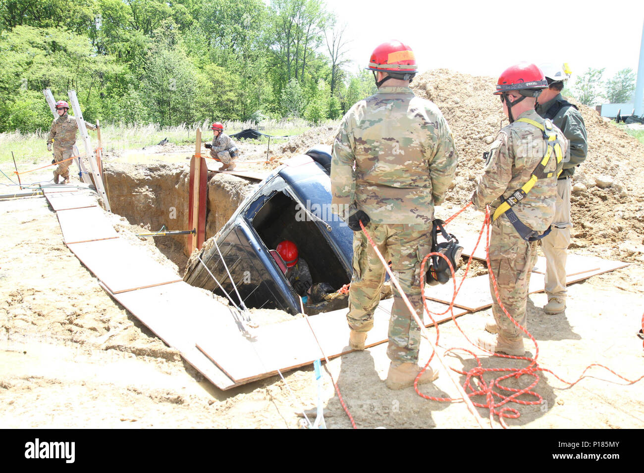 Fire service usar urban rescue hi-res stock photography and images - Alamy