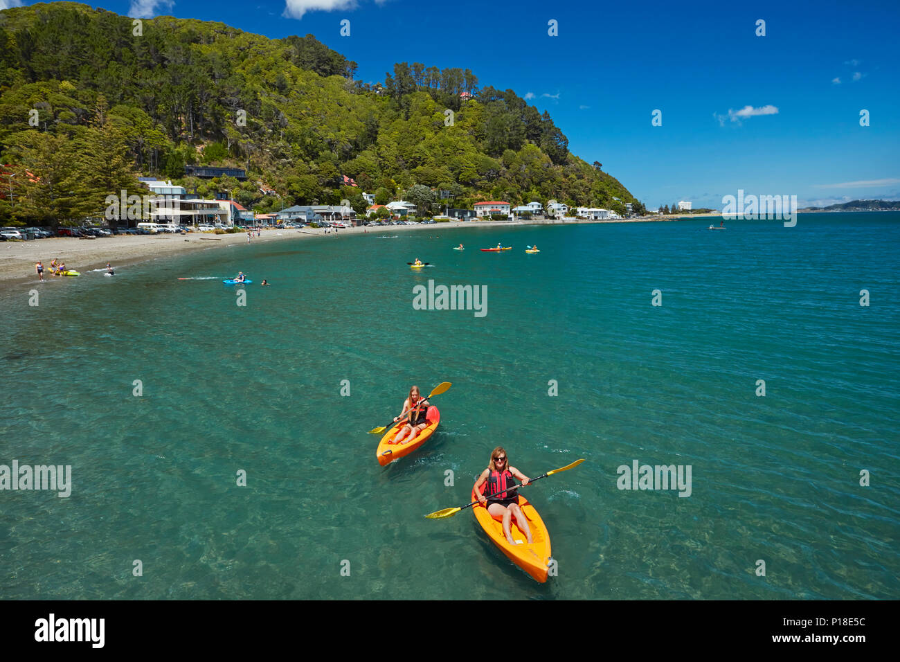 Hot water beach new zealand woman hi-res stock photography and images ...