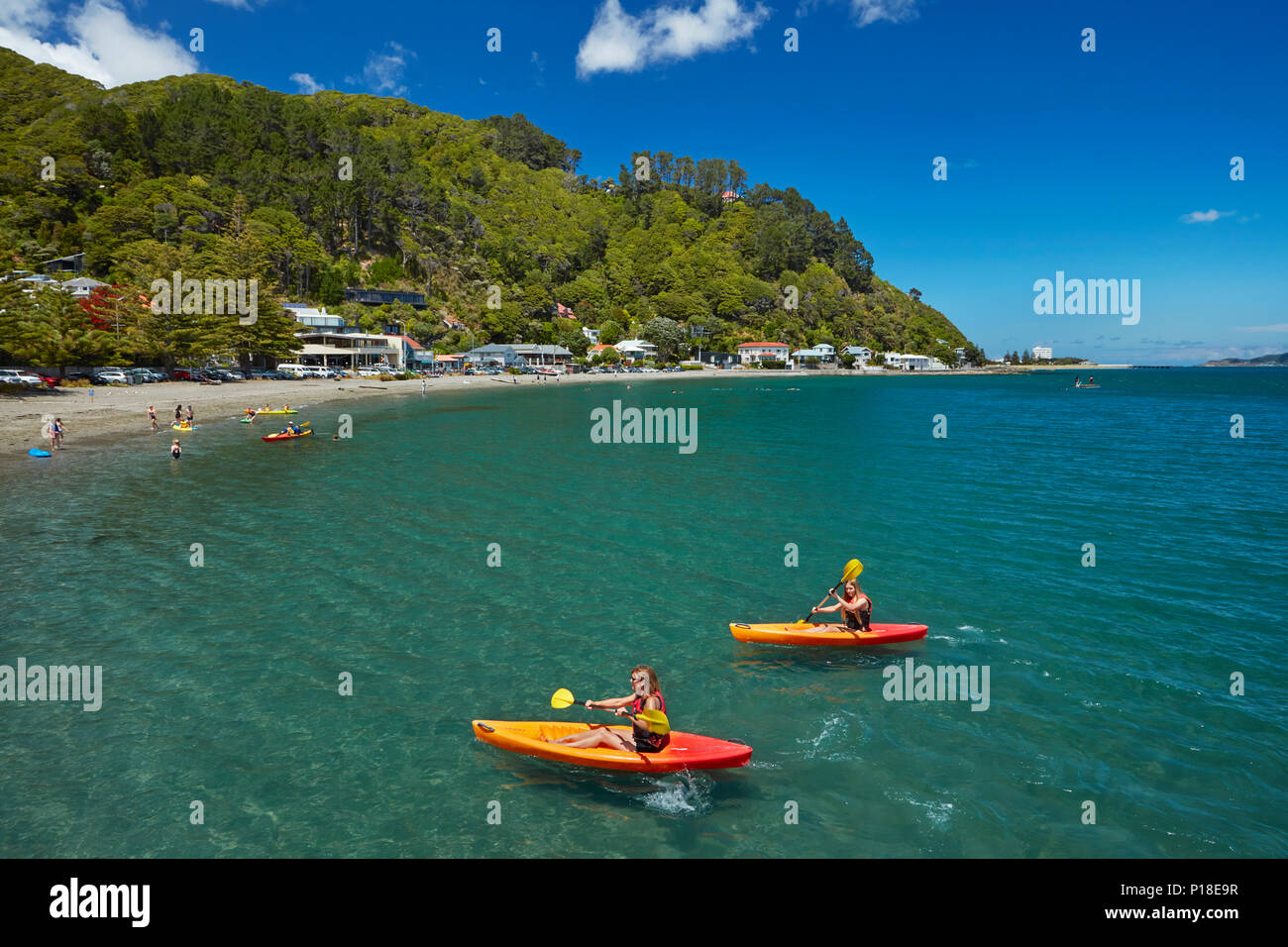 Hot water beach new zealand woman hi-res stock photography and images ...
