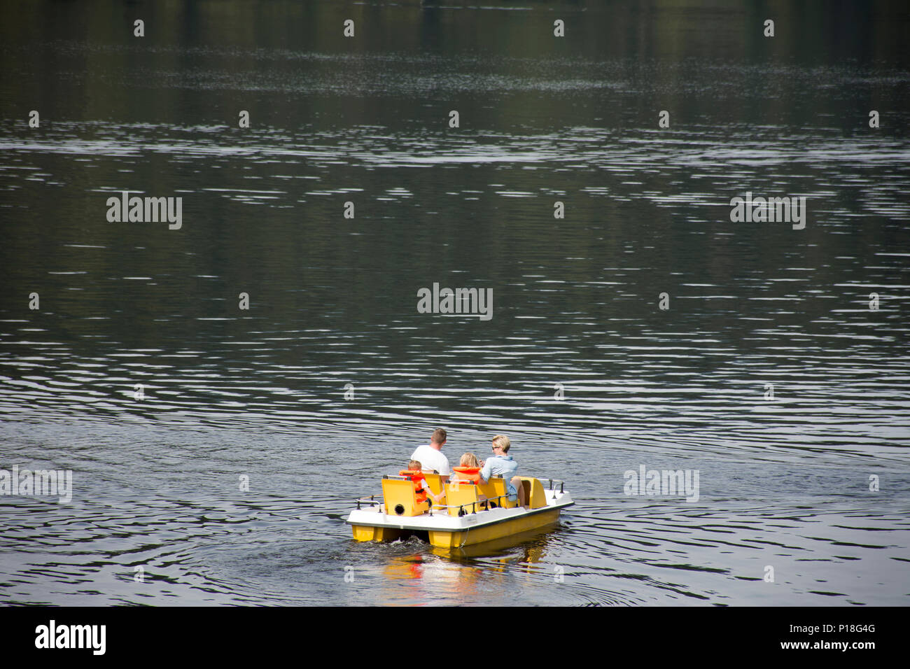 Travelers people playing and paddle boat in Schwarzenbachtalsperre Lake ...