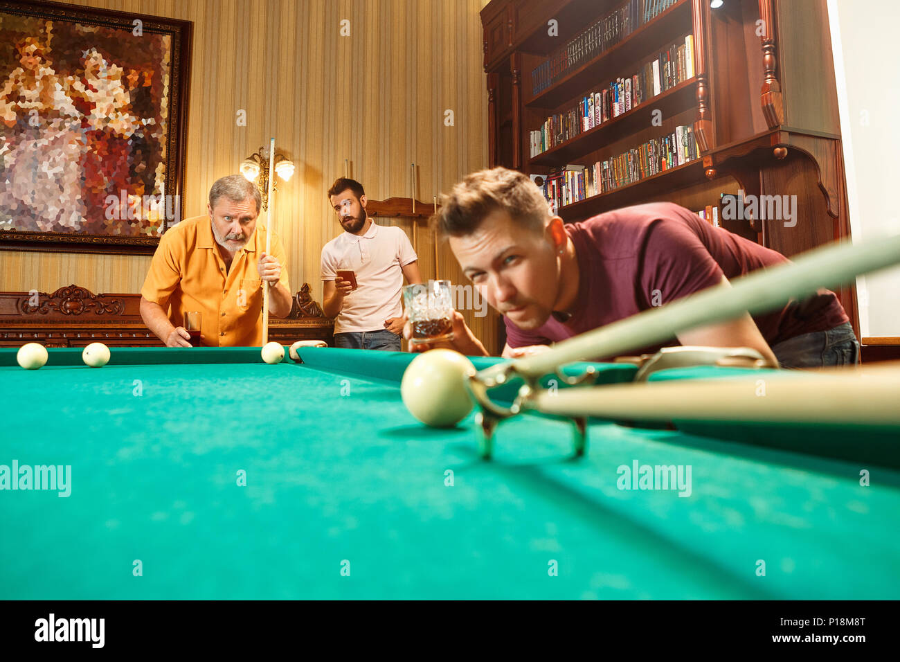 Guy playing pool hi-res stock photography and images - Alamy