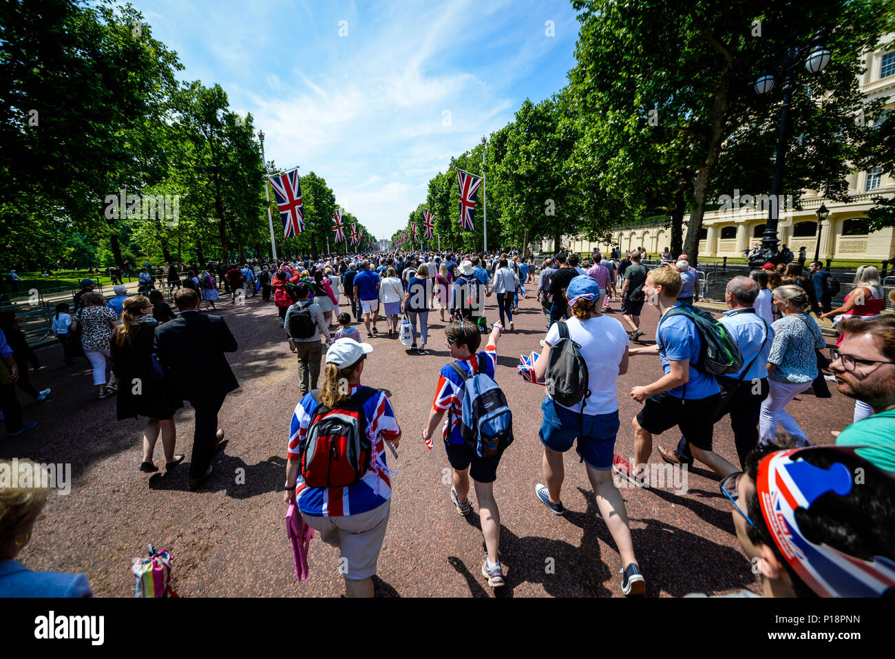 Rushing crowd hi-res stock photography and images - Alamy