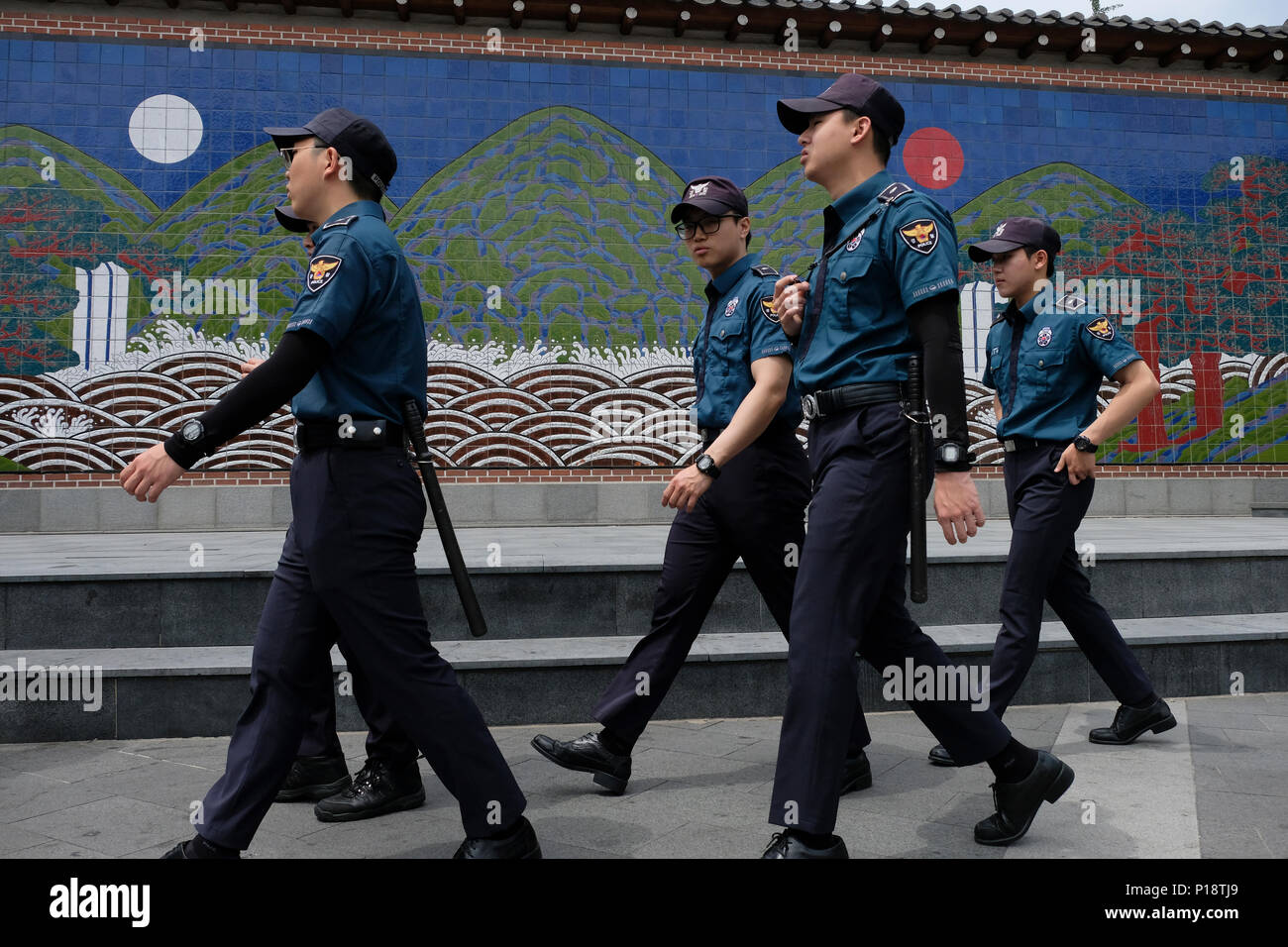 Five peaks painting hi-res stock photography and images - Alamy