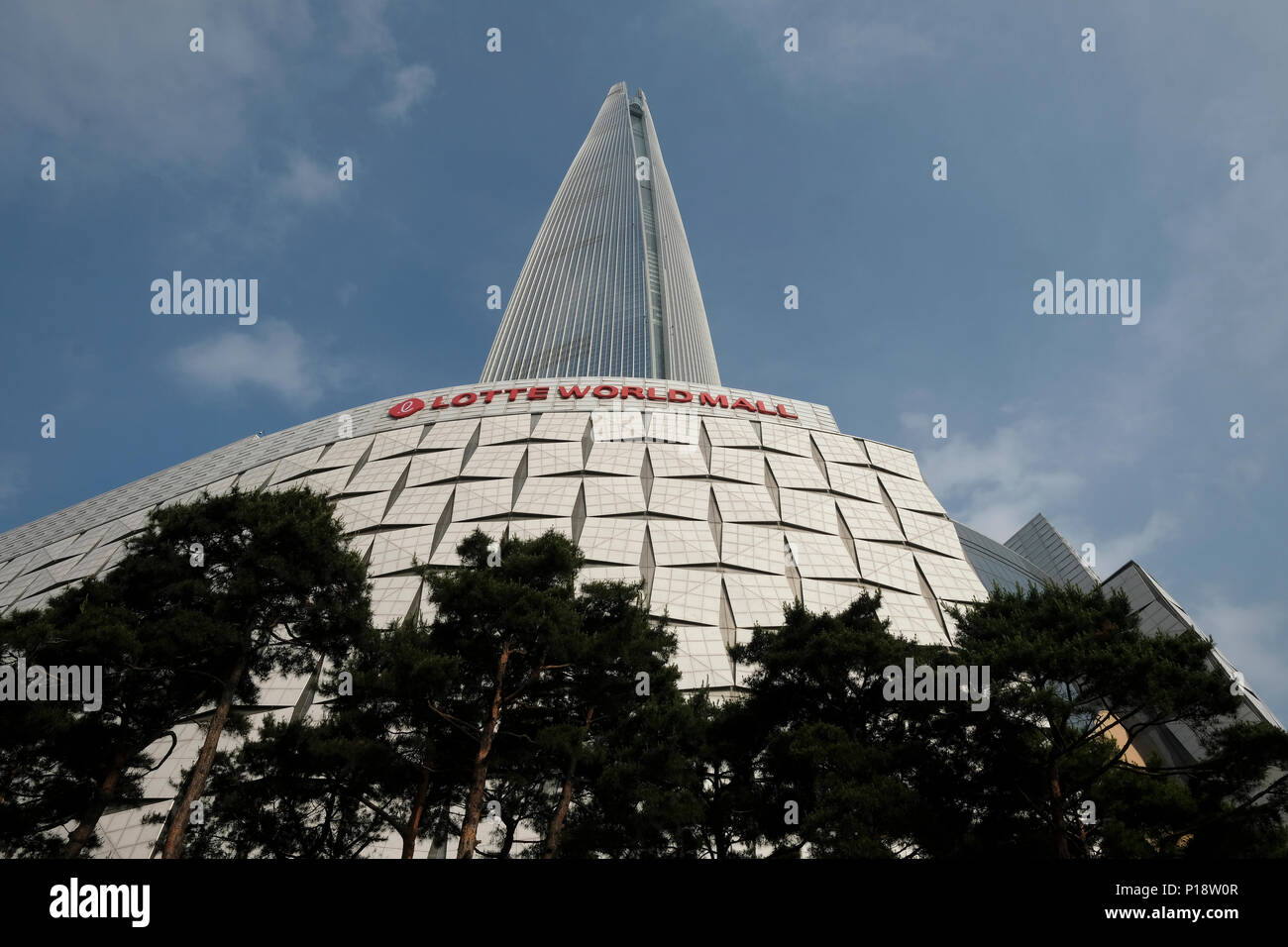 Upward view of Lotte World Tower a 123-floor, 554.5-metre supertall ...