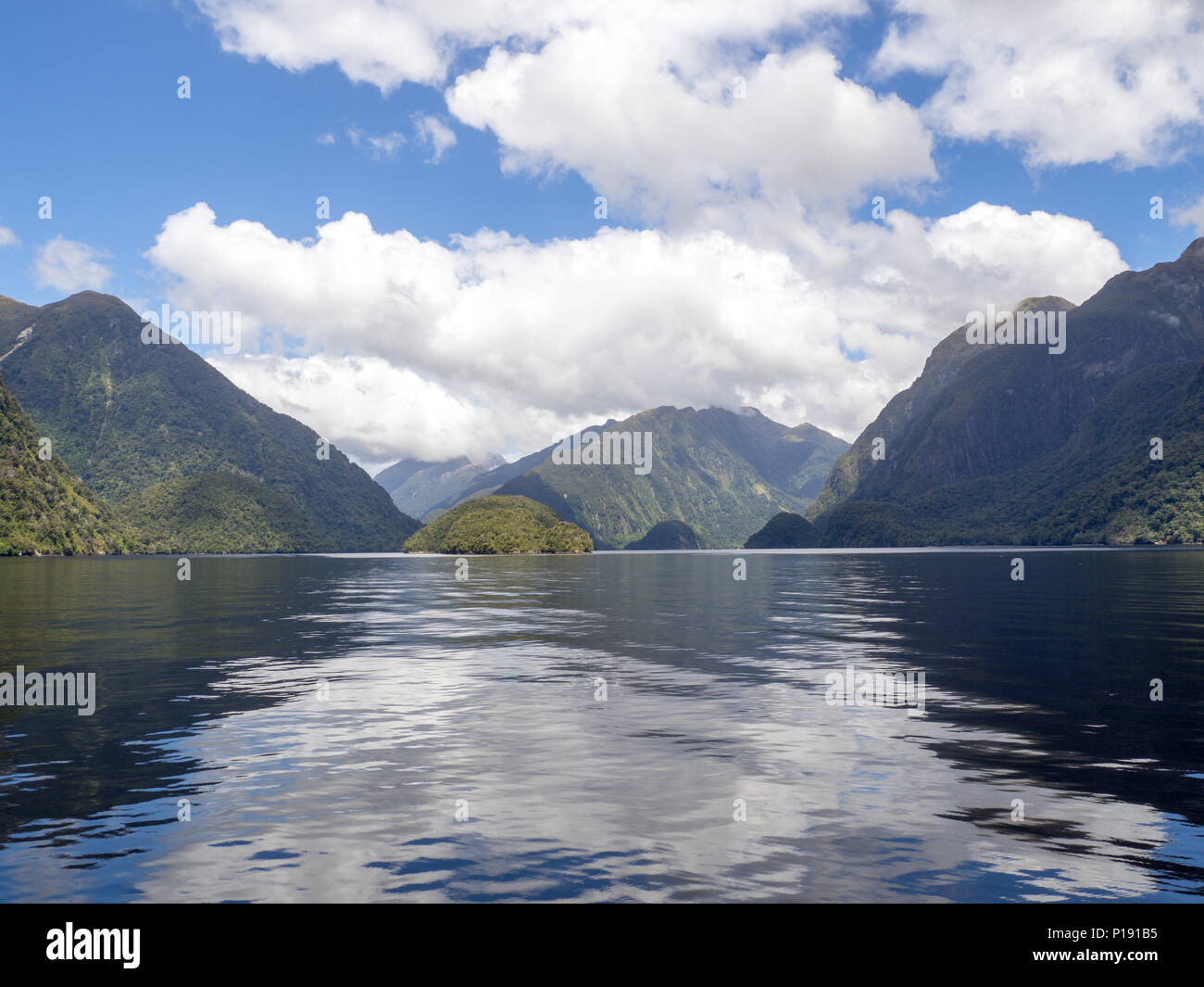Doubtful sound new zealand hi-res stock photography and images - Alamy