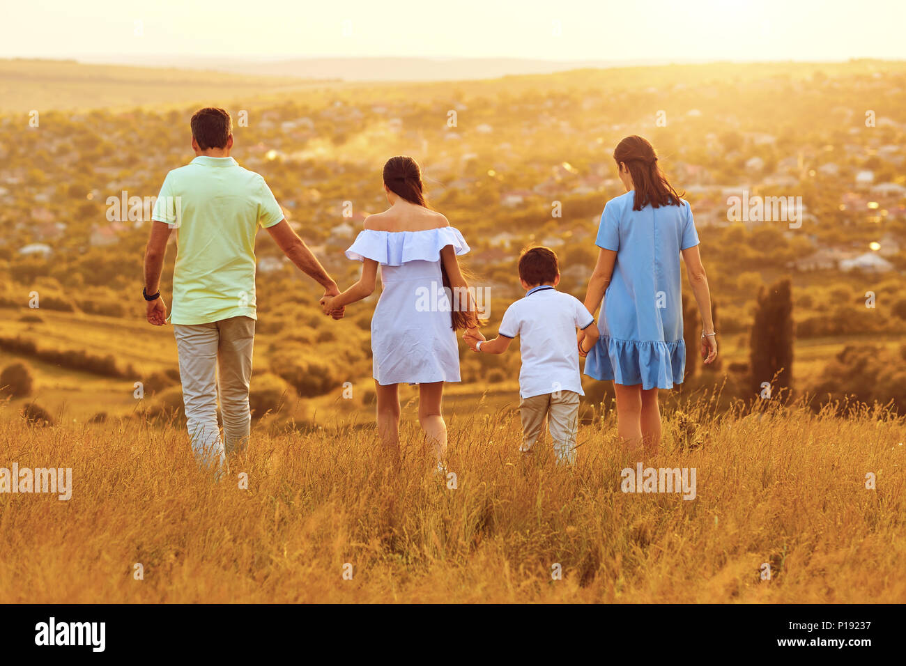 Mom kid backview hi-res stock photography and images - Alamy