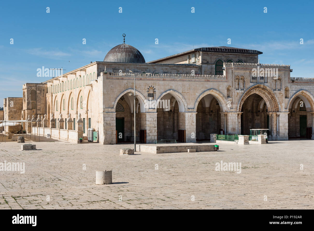 Traditional islamic temple hi-res stock photography and images - Alamy