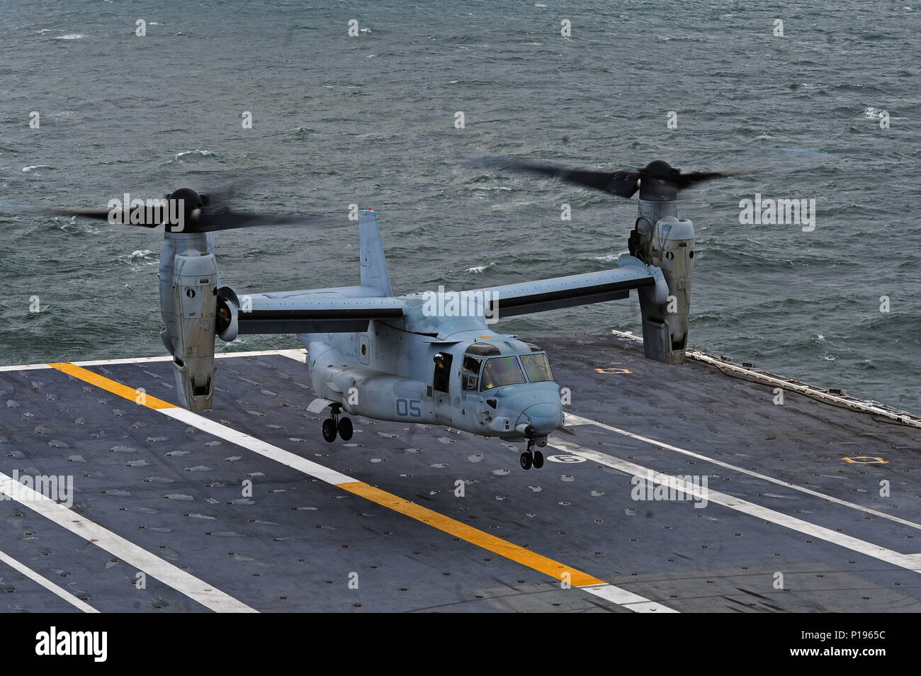 161004-YB023-N-091 ATLANTIC OCEAN (Oct. 4, 2016) An MV-22B Osprey ...