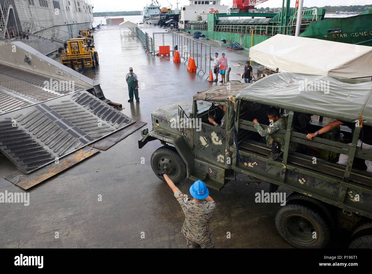 Expeditionary fast transport ship usns millinocket t epf 3 hi-res stock ...